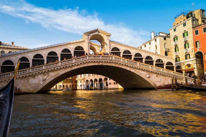 The Rialto Bridge in Venice - Info, Tours and Things to do